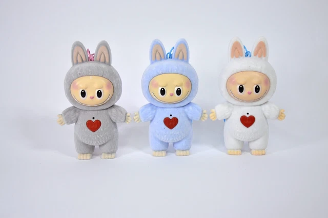 LABUBU THE MONSTERS Have A Seat Summer Party Registra la voce e Fa la ...