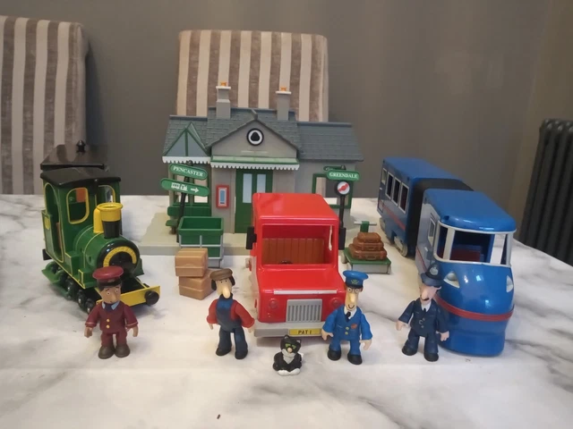 POSTMAN PAT GREENDALE Station with Pencaster Flyer, Greendale Rocket ...