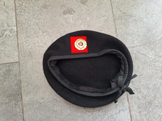 IRISH DEFENCE FORCES FORCES BERET AND BADGE - SIZE MEDIUM - 57cm £35.00 ...