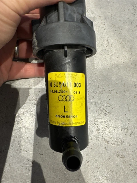AUDI TT 8N mk1 LEFT SIDE HEADLIGHT WASHER JET SPRAYER FRONT 8N0955101 ...