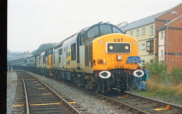 ORIG. 35MM RAILWAY Slide BR Class 37s 37697 37412 Tenby 8/1/1992 ...
