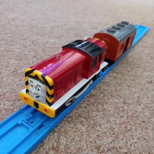 TOMY TRACKMASTER THOMAS train MOTORISED SALTY & SODOR MAIL TRUCK $19.09 ...