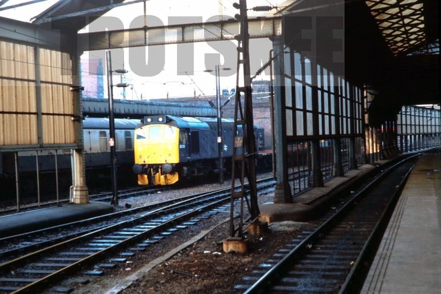 35MM SLIDE BR British Rail Diesel Loco Class 25 25315 Crewe 1984 ...