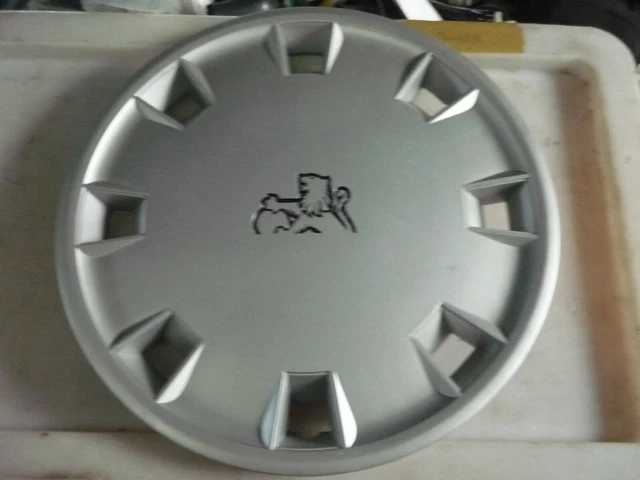 HOLDEN COMMODORE VH Vk Hubcap (1 Only 14 Inch) $60.00 - PicClick AU