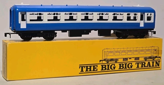 O GAUGE TRIANG Big Big Train RV257 Passenger Coach working doors Blue ...