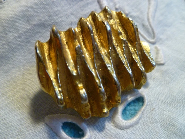 BOUTON ANCIEN BRONZE doré DG Line Vautrin 34 x 30 mm EUR 15,00 ...