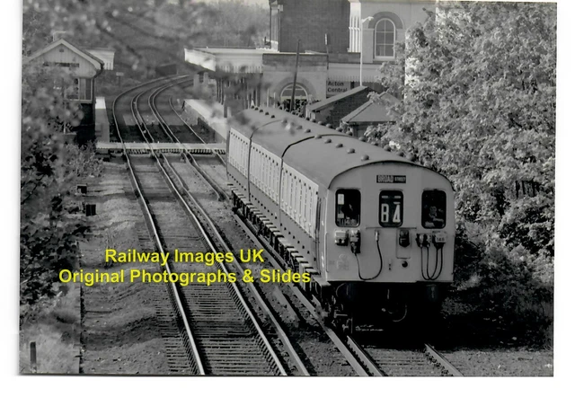 PHOTO RAILWAY B&W - Class 501 EMU Leaving Acton Central 09.05.1985 £2. ...