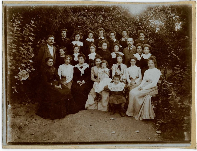 Photographie Ancienne De Groupe Pensionnat De Jeunes Filles Circa