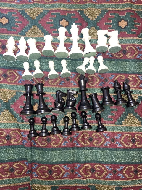 VTG PLASTIC FELT Chess Pieces Incomplete Set 32 Pieces No Board Read ...