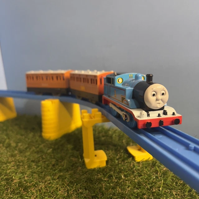TOMY PLARAIL TRACKMASTER Shocked Thomas Rare Thomas The Tank Engine £22 ...