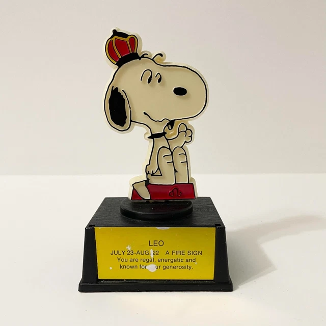 VINTAGE 1958 SNOOPY Award Trophy Leo Zodiac Peanuts AVIVA Hong Kong ...