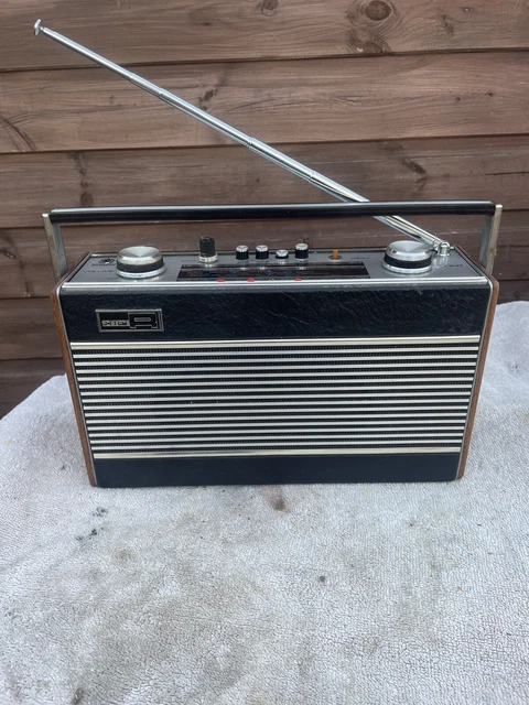 GENUINE VINTAGE ROBERTS Radio**Used**Collectors Radio**Model R606-Mb ...