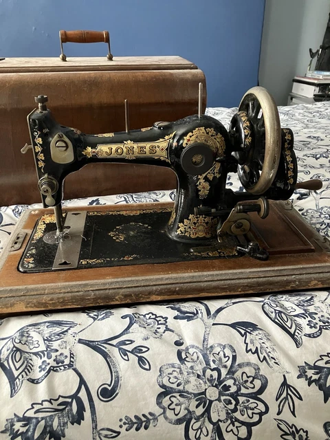 JONES C.S FAMILY Vintage lockstitch Sewing Machine £42.28 - PicClick UK