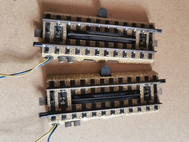 2 MARKLIN MÄRKLIN HO SCALE 5442 ELECTRIC DE- COUPLER sgancia vagoni ...