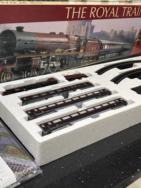 HORNBY M&S BRANDED Royal Train set “Princess Elizabeth Complete Never ...