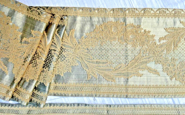 2 RUBANS ANCIENS d'ameublement façon dentelle en relief en SOIE BROCHÉE ...