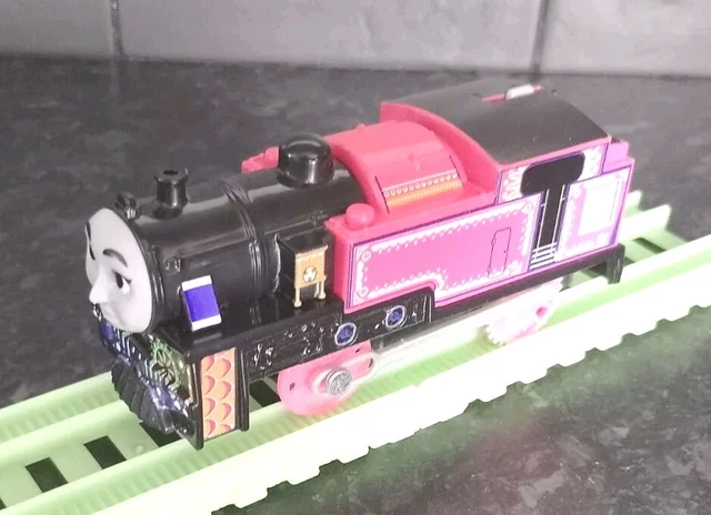 THOMAS & FRIENDS Trackmaster Revolution Hyperglow Ashima Train and Glow ...