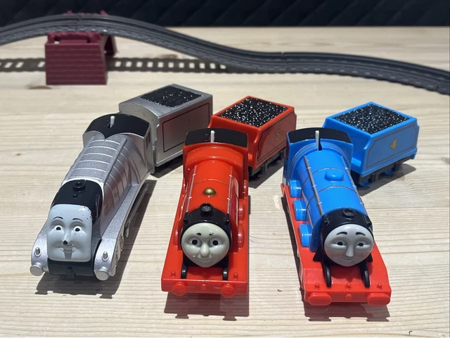 THOMAS TRACKMASTER REVOLUTION JAMES GORDON & SPENCER battery trains £11 ...