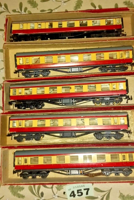 VINTAGE TRIX TWIN Railway TTR Lot of 5x BR Custard/Cream Carriages £29. ...