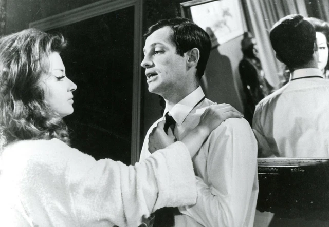 JEAN-PAUL BELMONDO FABIENNE Dali "Le Doulos" Melville Photo Cp EUR 17 ...