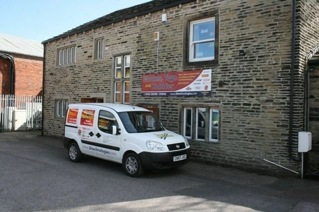 B-T MODELS DB12 Leyland FG Van - Roadline 1/76th Scale Boxed T48 Post ...