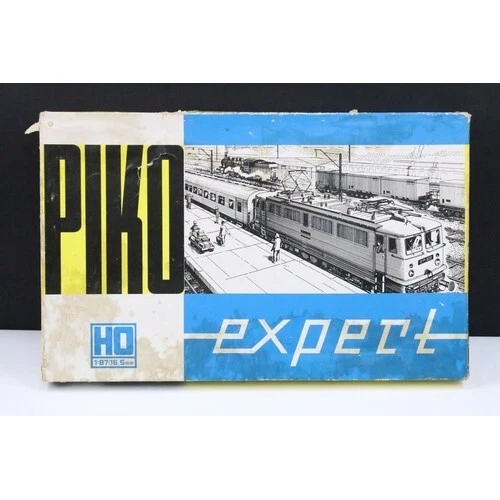 VINTAGE PIKO EXPERT HO Model Train Locomotive set 5/0526 Pasenger train ...