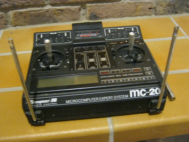 GRAUPNER SENDER MC 20 mit Akkubox , Antenne, Aufhängung und 35 Mhz ...