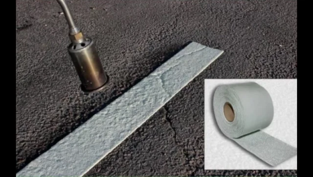 WHITE ROAD MARKINGS lines. Parking,reflective & permanent torch on 50m ...