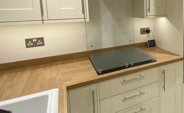 HOWDENS OAK BLOCK Wood Effect Laminate Worktop 2.8m + Upstand & Edging ...