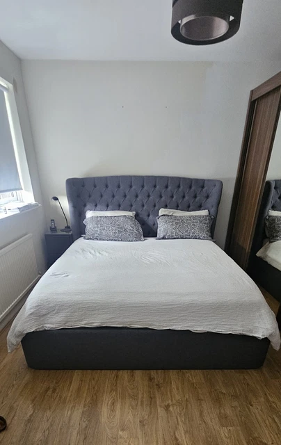 TEMPUR HOLCOT SUPER King With Ottoman Storage & Tempur 6' X 6'6 Dulux ...