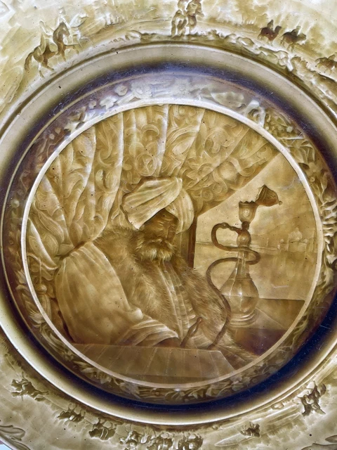 FAÏENCE DE RUBELLES une assiette fond jaune et décor portrait oriental ...