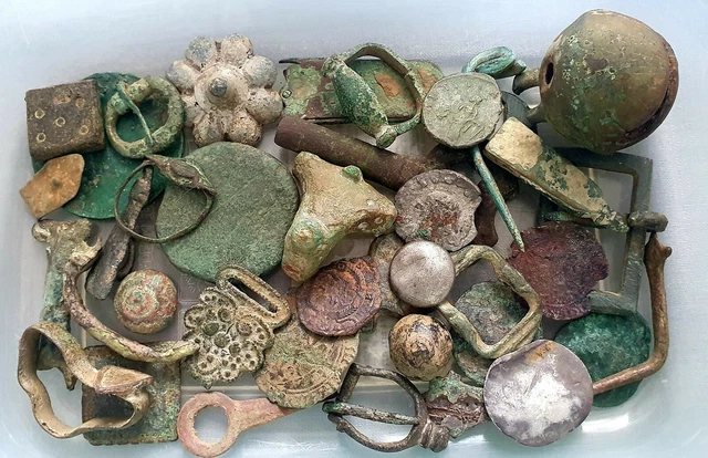 MIXED LOT OF Metal Detecting Finds, Celtic, Roman, Medieval Etc EUR 29 ...