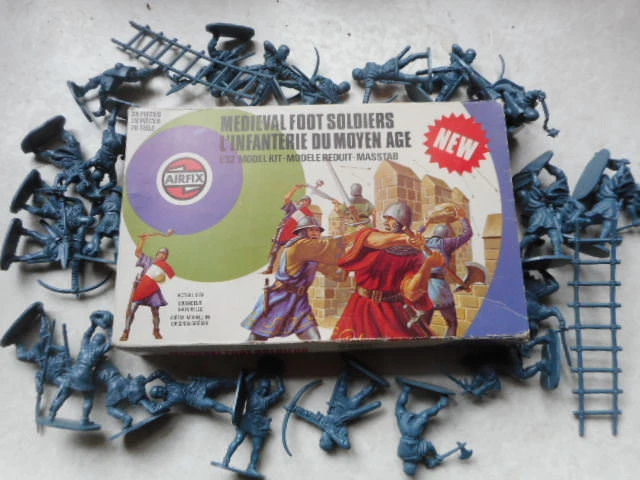 RARE VINTAGE 1970'S AIRFIX 132 SCALE MEDIEVAL FOOT SOLDIERS knights ...