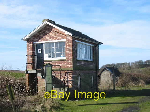 PHOTO 6X4 THE old Signal Box, Kiplingcotes Railway Station Gardham The ...