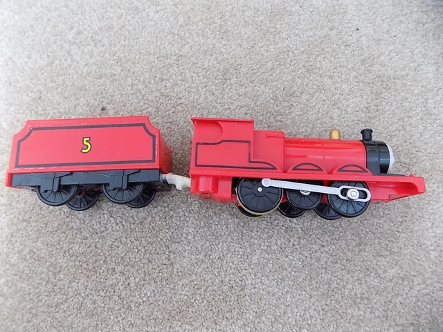 TOMY TRACKMASTER THOMAS The Tank Engine Battery Train James £2.99 ...