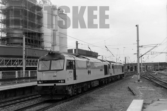 LARGER NEGATIVE BR British Railways Diesel Loco Class 60 60066 c1988 £4 ...