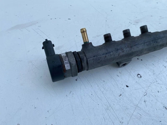 VOLVO V70 2010 Diesel fuel rail line pipe 31259011 GVI11960 £47.99 ...