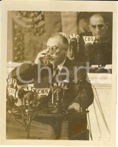 1940 WASHINGTON 76TH CONGRESS Franklin ROOSEVELT drinking from a glass ...
