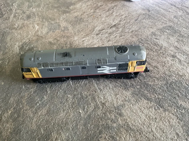 N GAUGE GRAFAR grey yellow diesel locomotive complete used untested ...