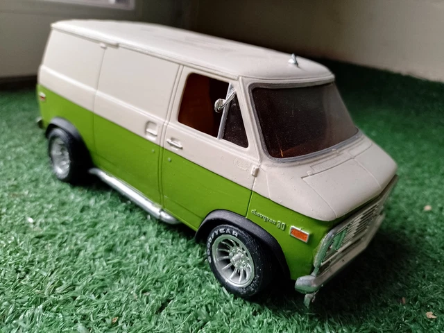 AMT 1/25 1977 Chevy Chevrolet Custom Van Built Model Kit £27.66 ...