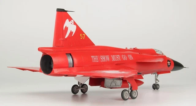 PLATZ / ITALERI 1/48 Schwedische Luft Armee AJS37 Bigen Rot 10th Flügel ...