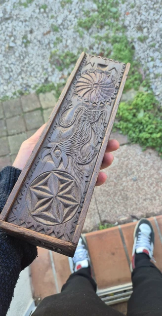 SUPERBE COFFRET ART populaire bois Lozère bête gévaudan château gravé ...