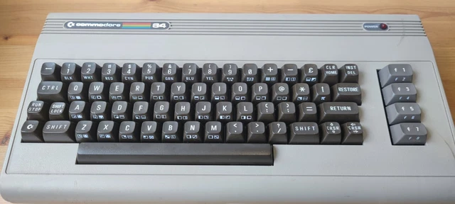 COMPUTER COMMODORE 64 ""Breadbin"" - si accende ma schermo nero ...