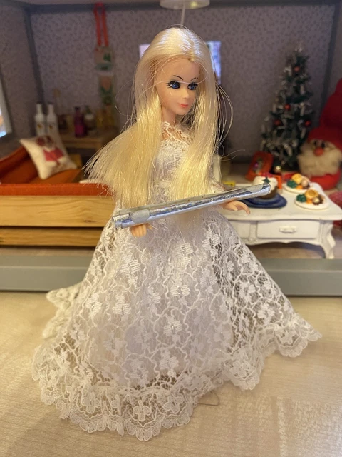 STUNNING VINTAGE H11C head Topper Dawn Pippa bride doll & bridal dress ...