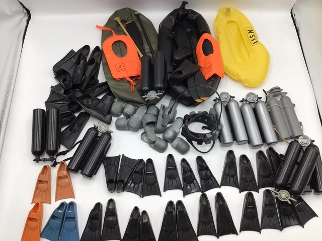 HUGE VINTAGE BUNDLE “Action Man" Loads Flippers,Oxygen Tanks,Belt,3 ...
