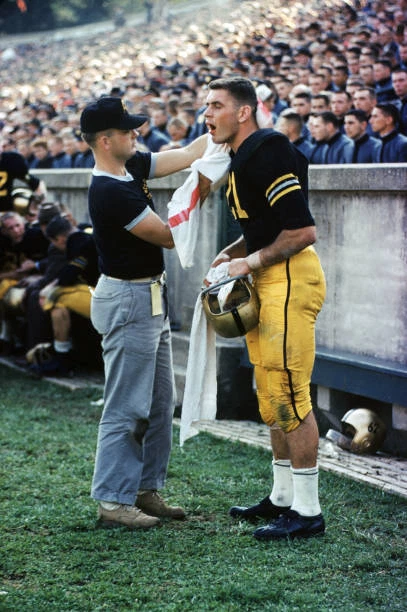 BOB ANDERSON OF The Army Cadets Is Looked At 1958 NFL OLD PHOTO 1 $9.00 ...
