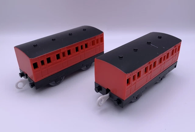 THOMAS & FRIENDS TrackMaster 2 Red Coach Cars Black Top 2007 HiT Toy ...