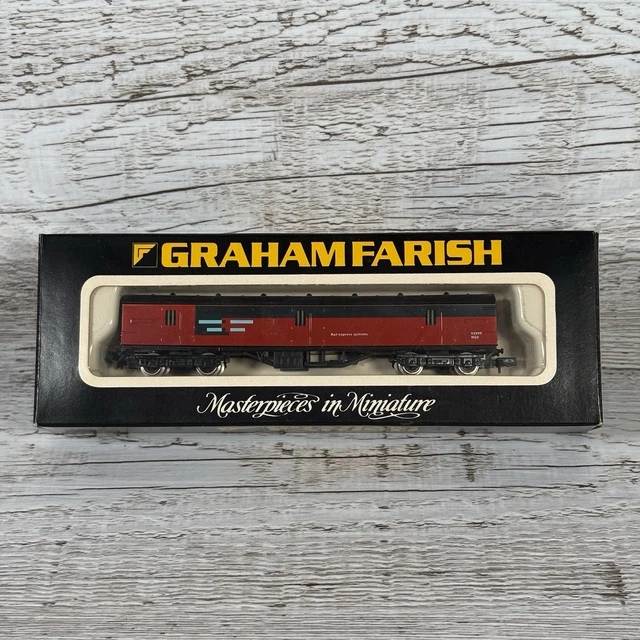 GRAHAM FARISH N Gauge Coach 4106 - 57' RES Rail Express GUV Van 93999 ...