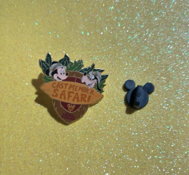 DISNEY CAST MEMBER Safari Mickey And Goofy Pin £13.20 - PicClick UK