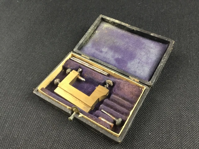 ANCIEN OUTIL À centrer et rapporter les pivots horloger - lot 2 EUR 55 ...